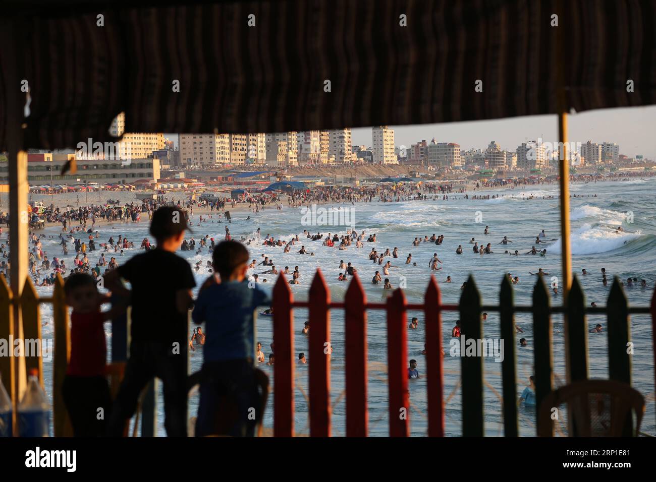 (180629) -- GAZA, June 29, 2018 () -- Palestinians enjoy their leisure ...