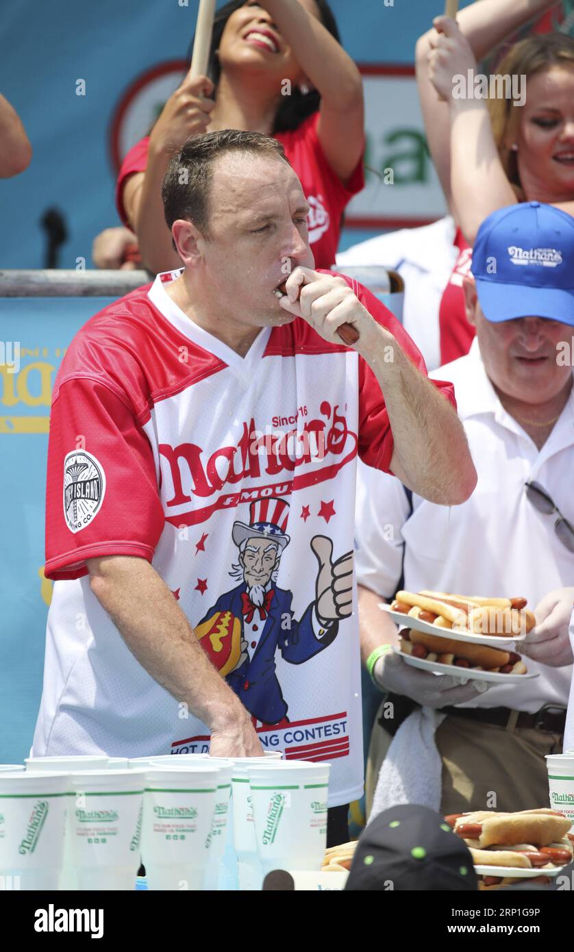 Hot dogs eating competition hi-res stock photography and images - Alamy