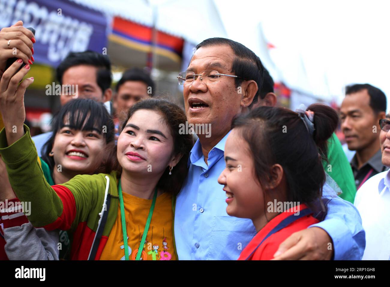 Cambodia garment factory workers hi-res stock photography and images ...