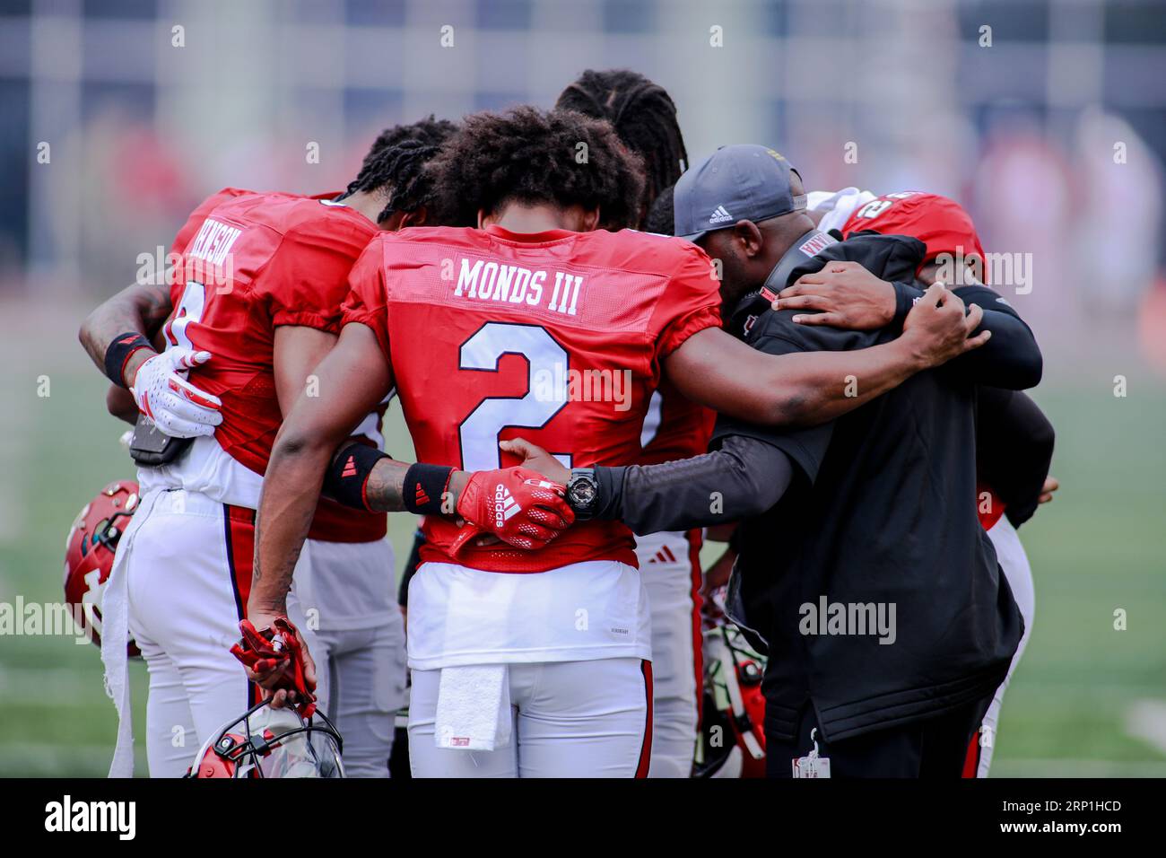 Football team huddle hi-res stock photography and images - Alamy