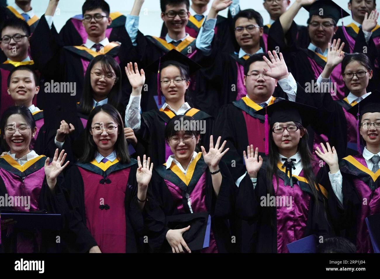 University comencement hi-res stock photography and images - Alamy