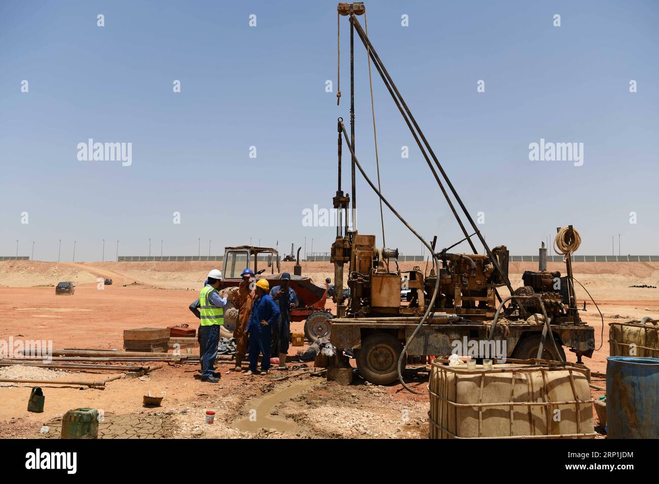 (180709) -- CAIRO, July 9, 2018 -- Field technicians of China State Construction Engineering ...