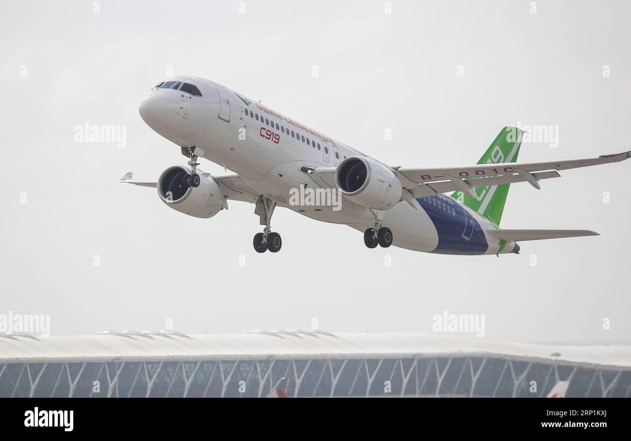 (180712) -- SHANGHAI, July 12, 2018 -- The No.102 C919 plane takes off ...