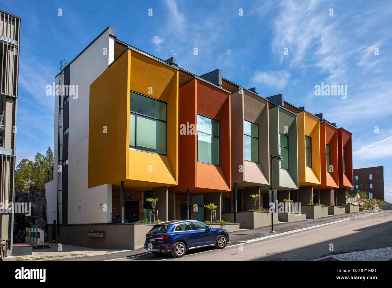 Newly built residential building on Pojamankatu in Kruunuvuorenranta ...
