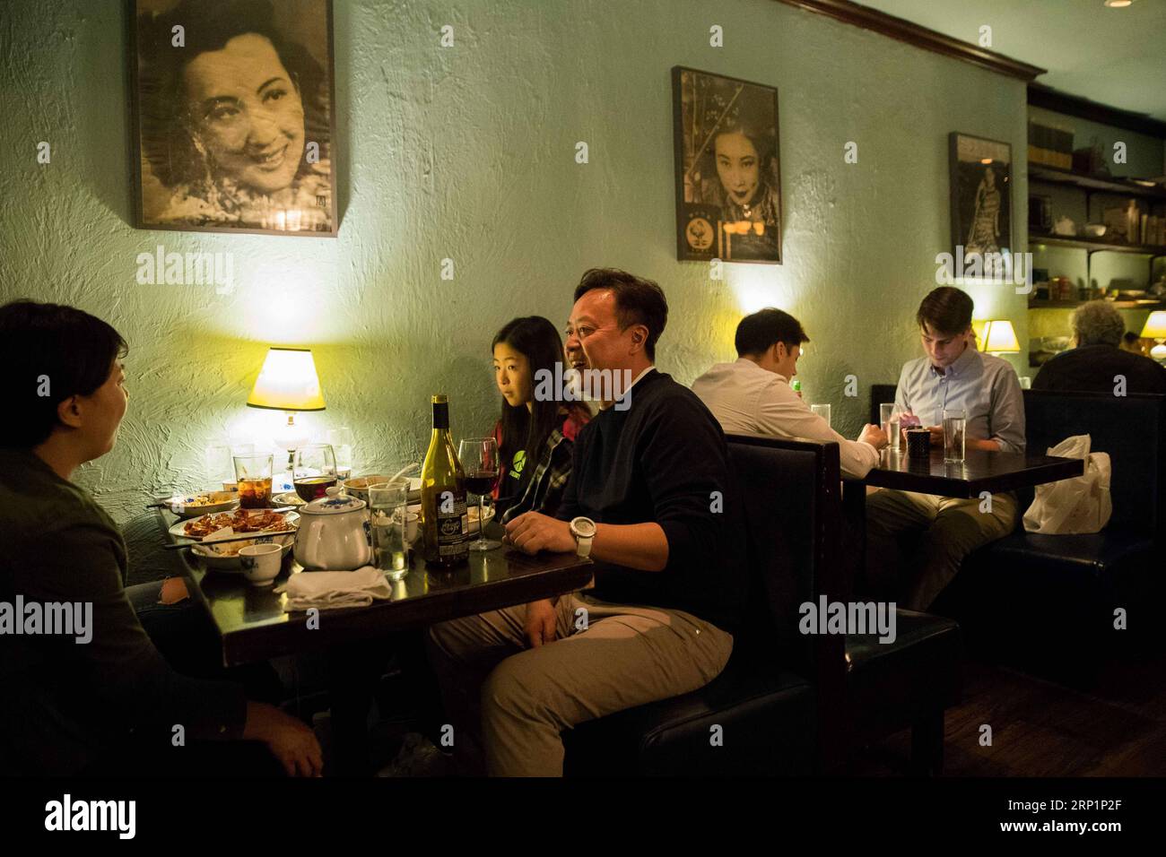 Authentic chinese dinner friends hi-res stock photography and images ...