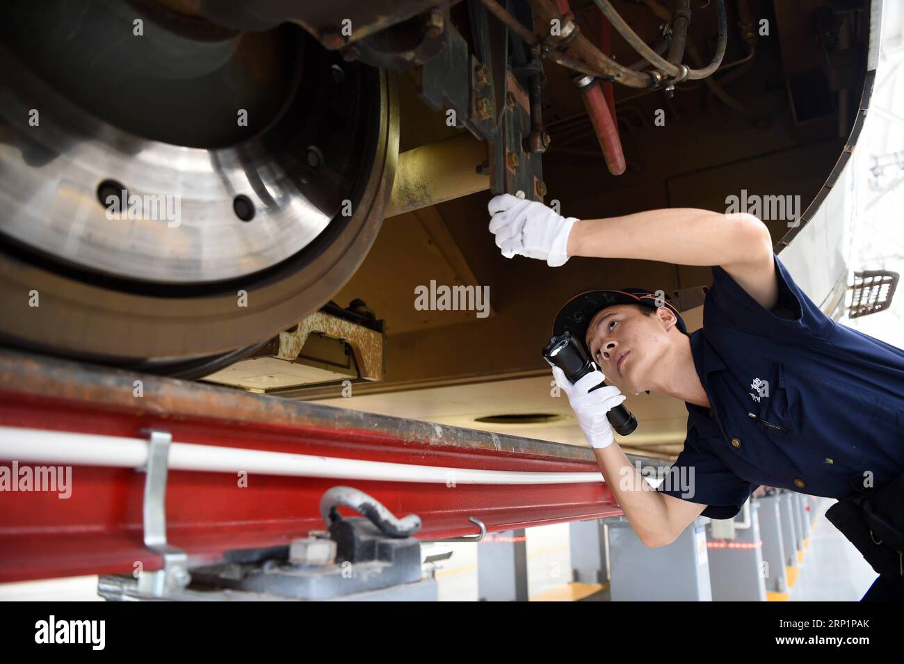 (180718) -- CHONGQING, July 18, 2018 -- A machinist checks a bullet ...
