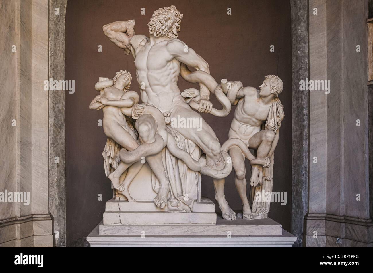 Cortile ottogonale hi-res stock photography and images - Alamy