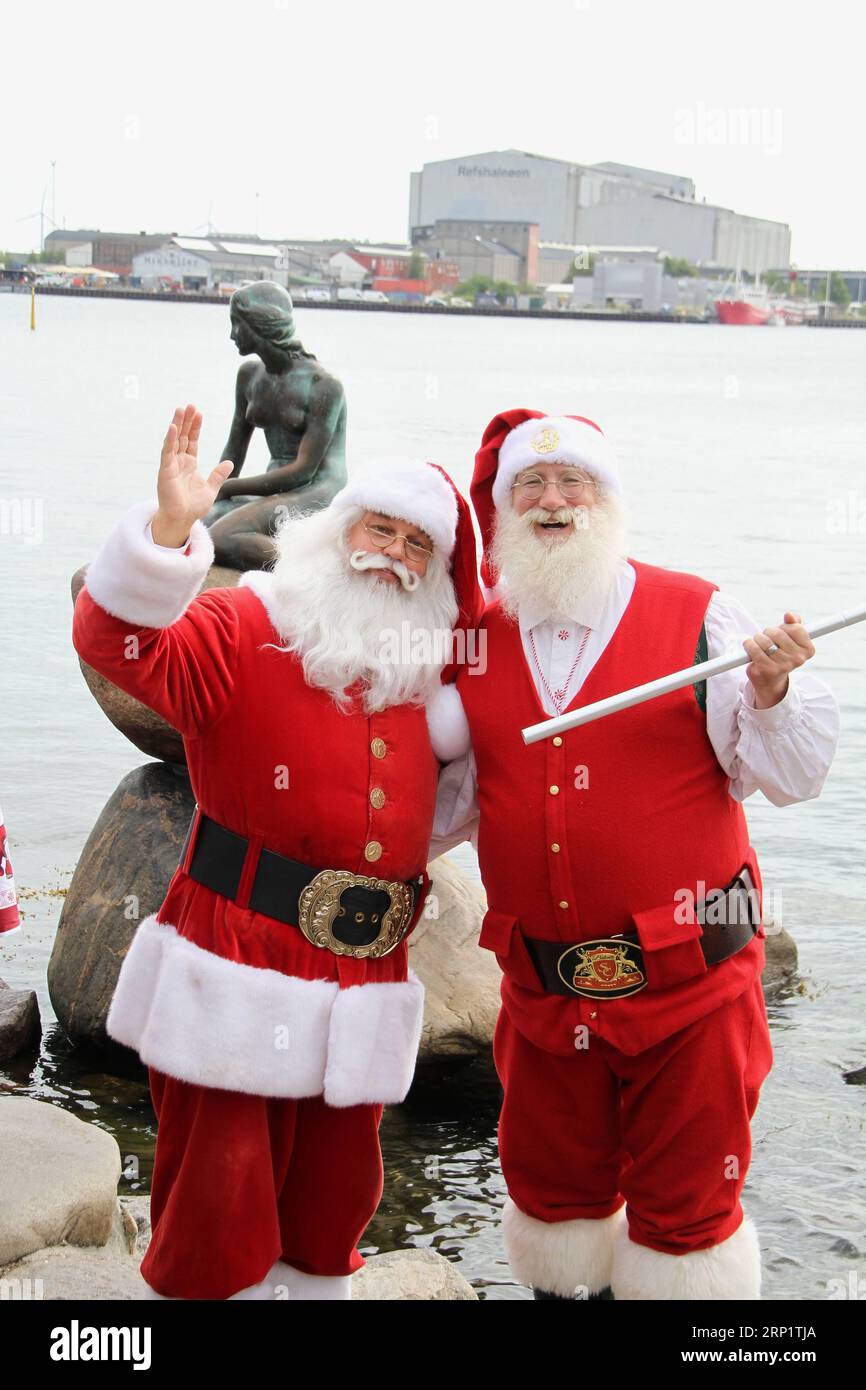 (180723) -- COPENHAGEN, July 23, 2018 -- People dressed as Santa Claus ...