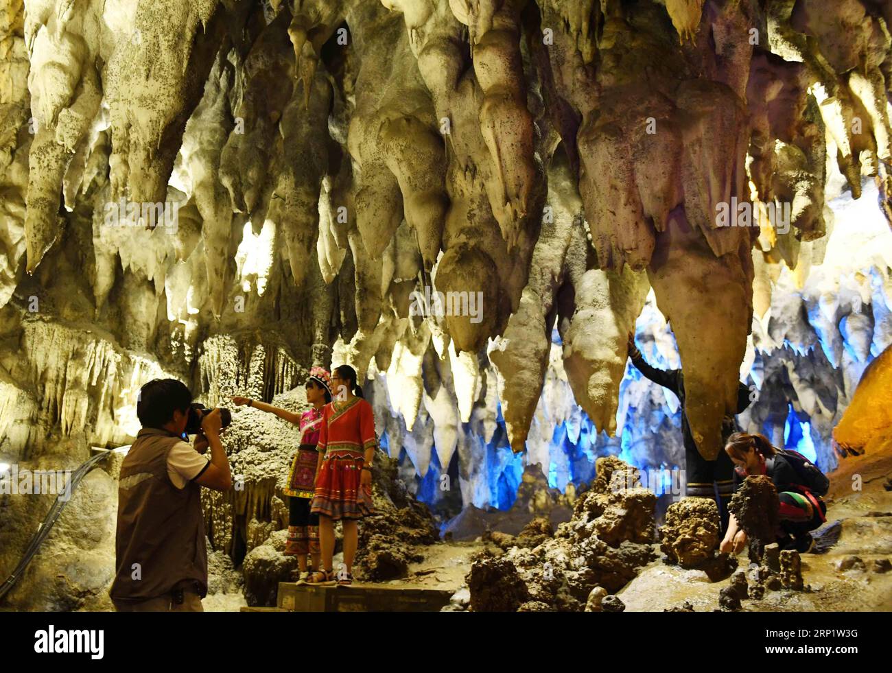 China yunan karst hi-res stock photography and images - Alamy