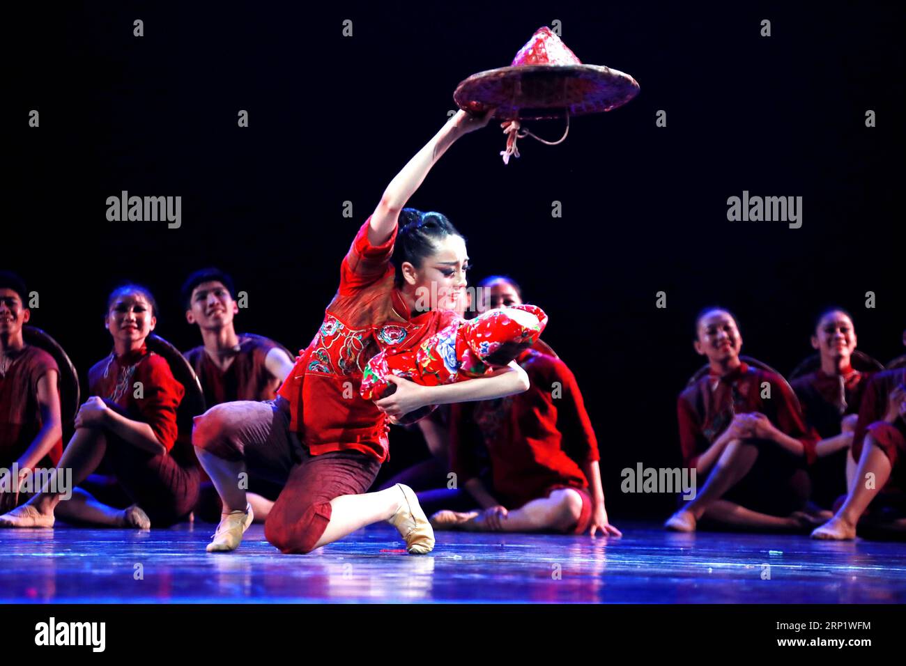 (180726) -- BEIJING, July 26, 2018 (Xinhua) -- Dancers from Jiangsu ...