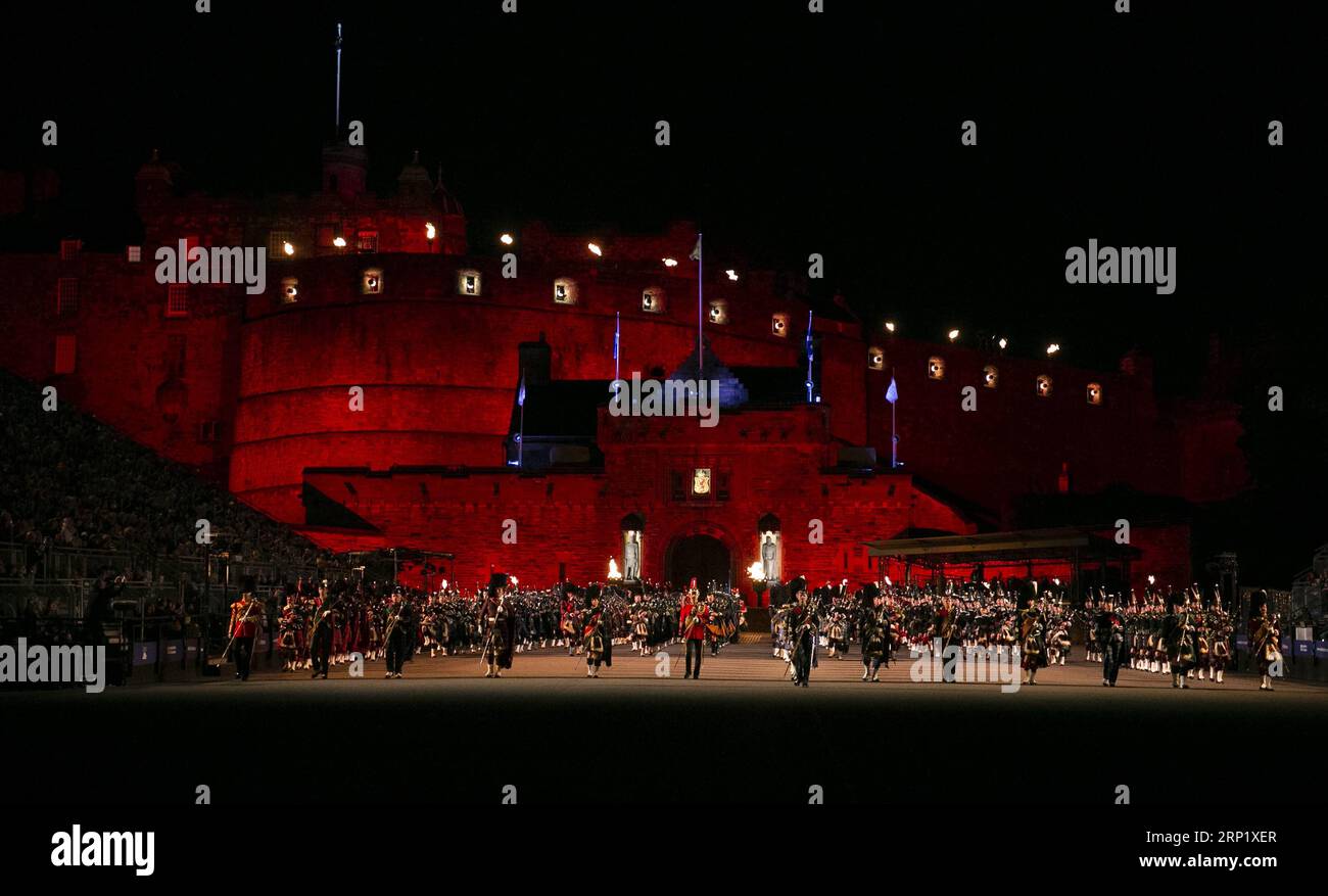(180805) -- EDINBURGH, Aug. 5, 2018 -- Military performers are on stage ...