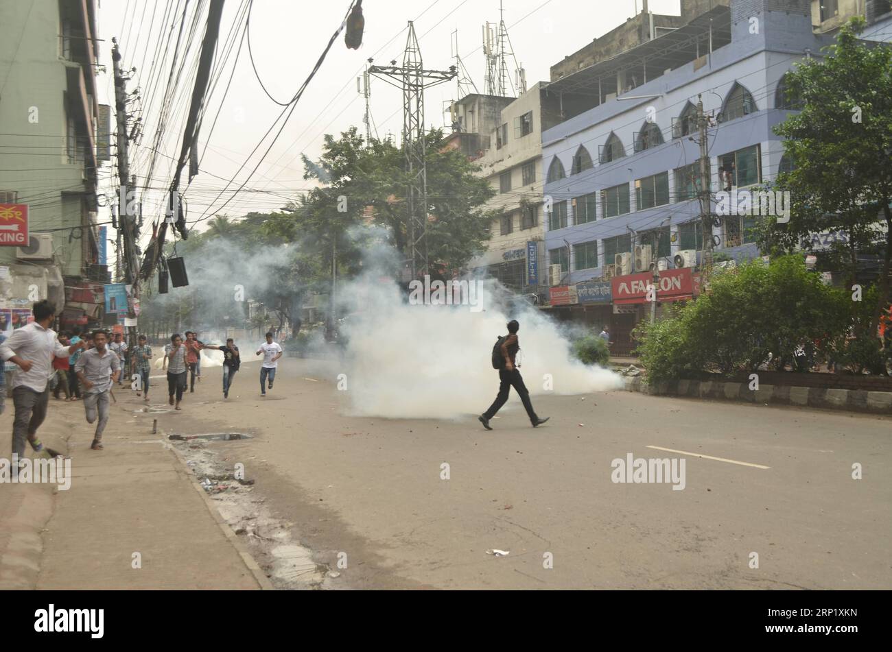 Safety road bangladesh hi-res stock photography and images - Alamy