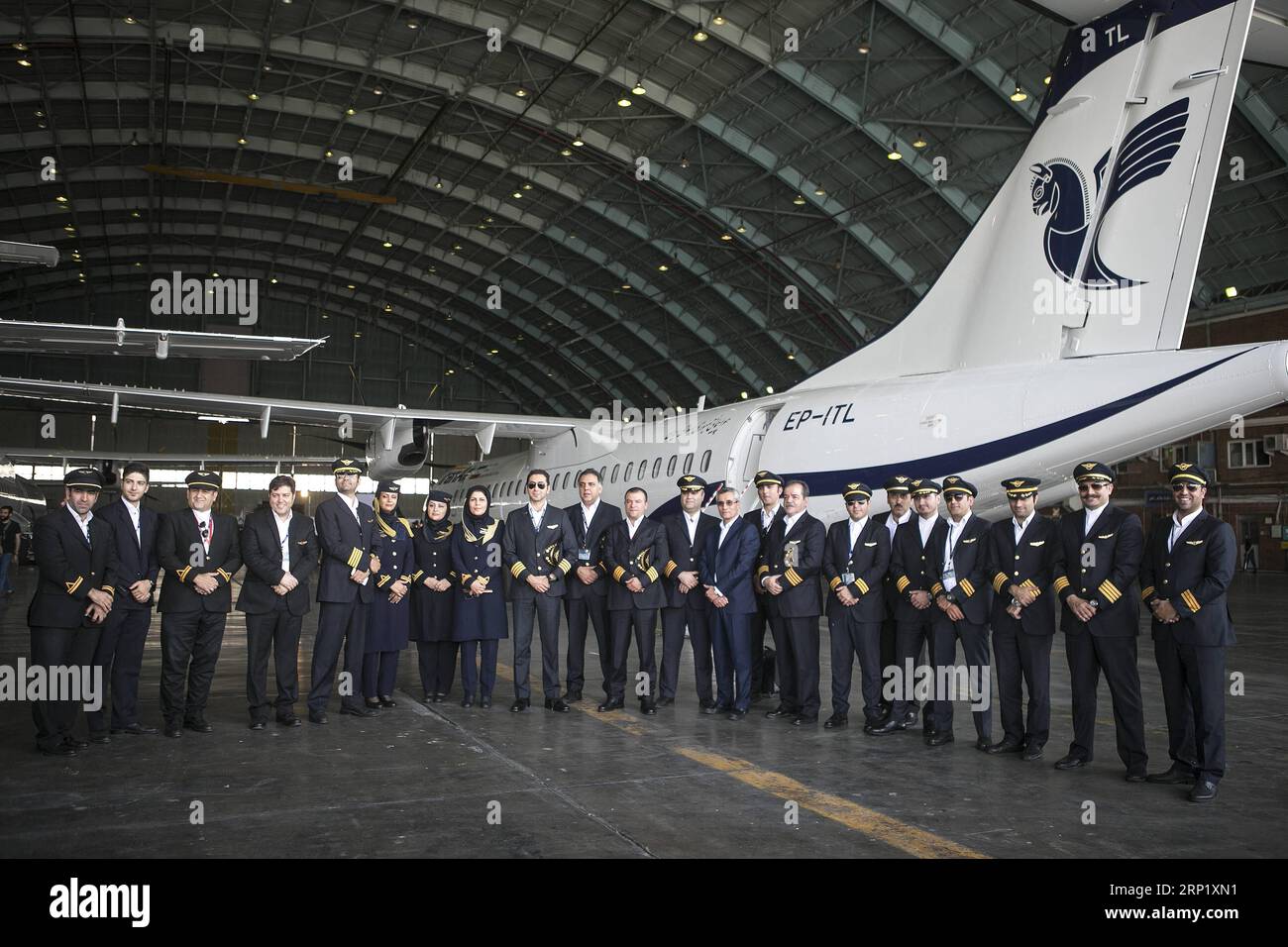 Pose for group photo hi-res stock photography and images - Alamy