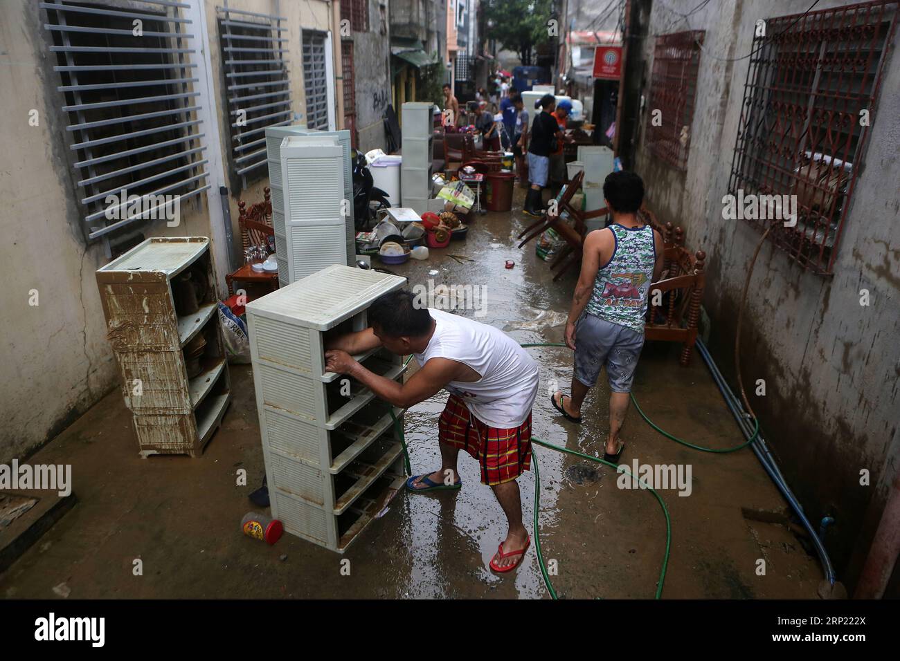(180812) -- MARIKINA CITY , Aug. 12, 2018 -- Residents clean mud and ...