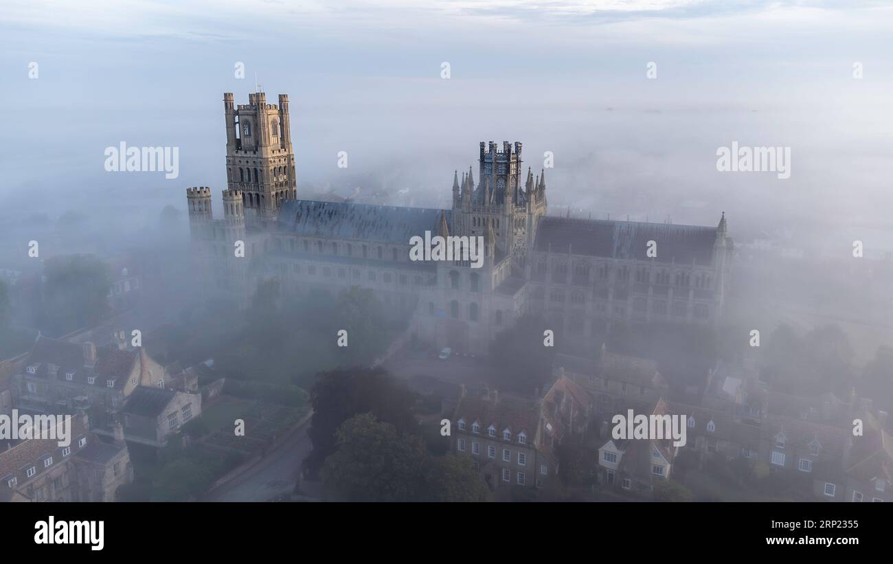 Fenland daybreak hi-res stock photography and images - Alamy