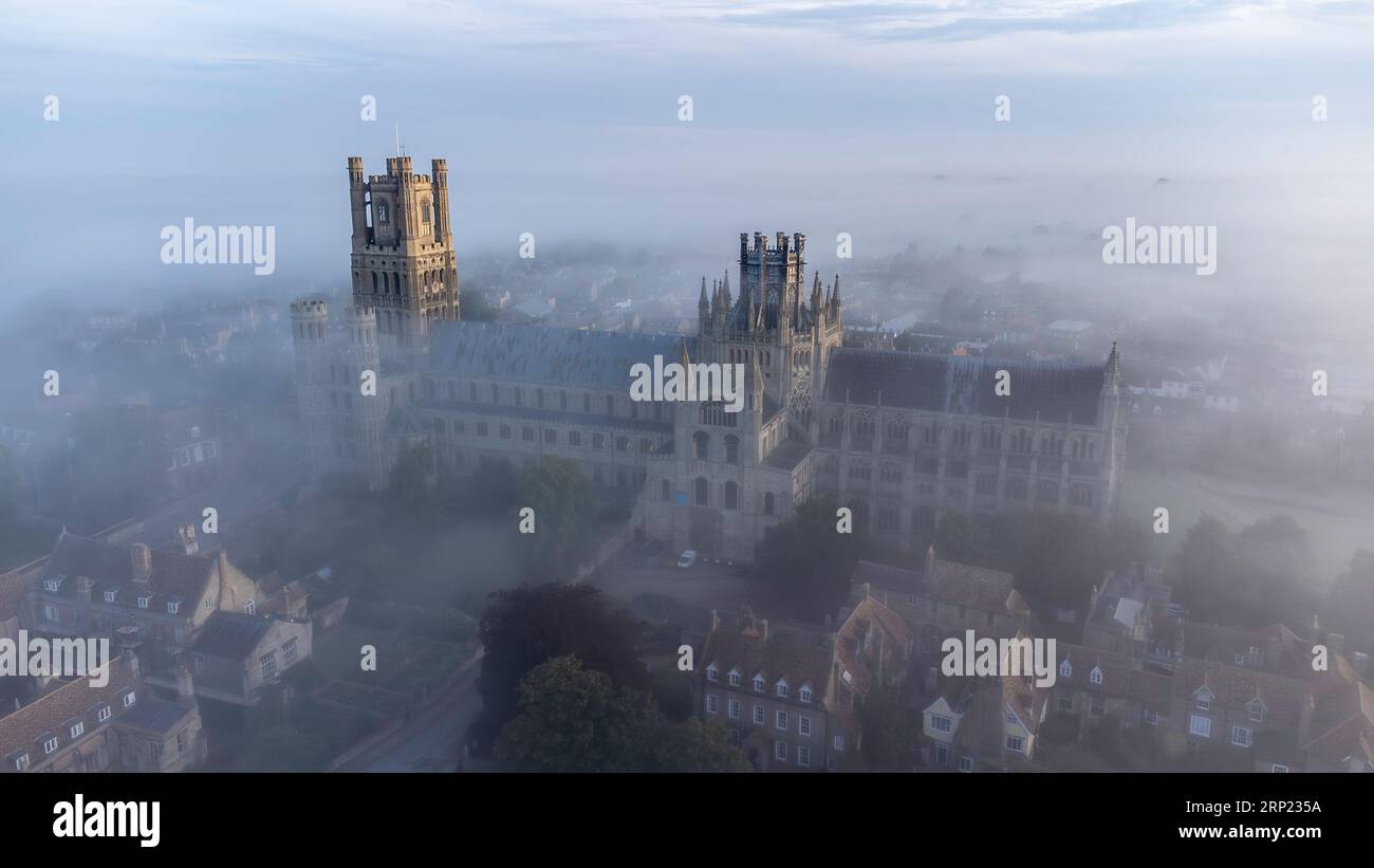 Fenland daybreak hi-res stock photography and images - Alamy