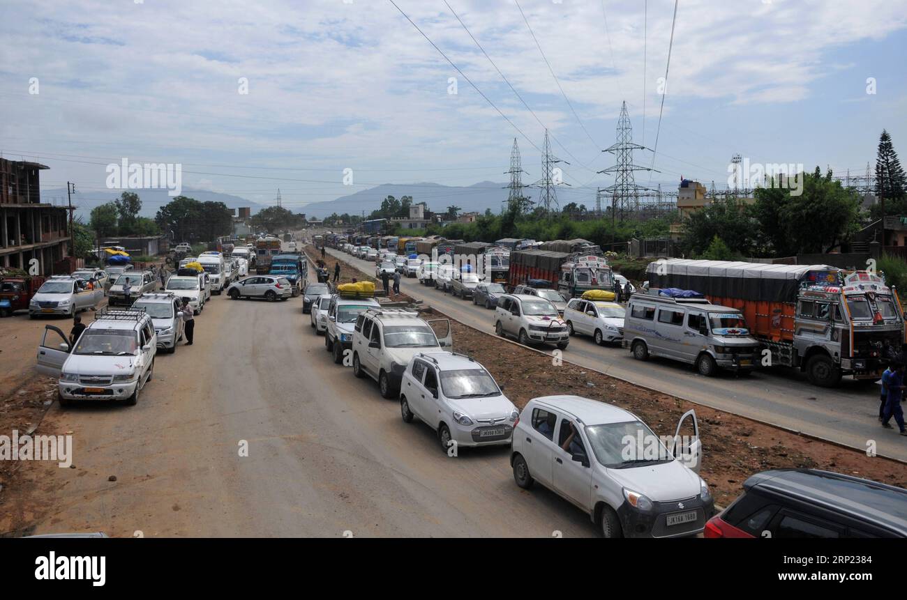 Buses on stand hi-res stock photography and images - Alamy
