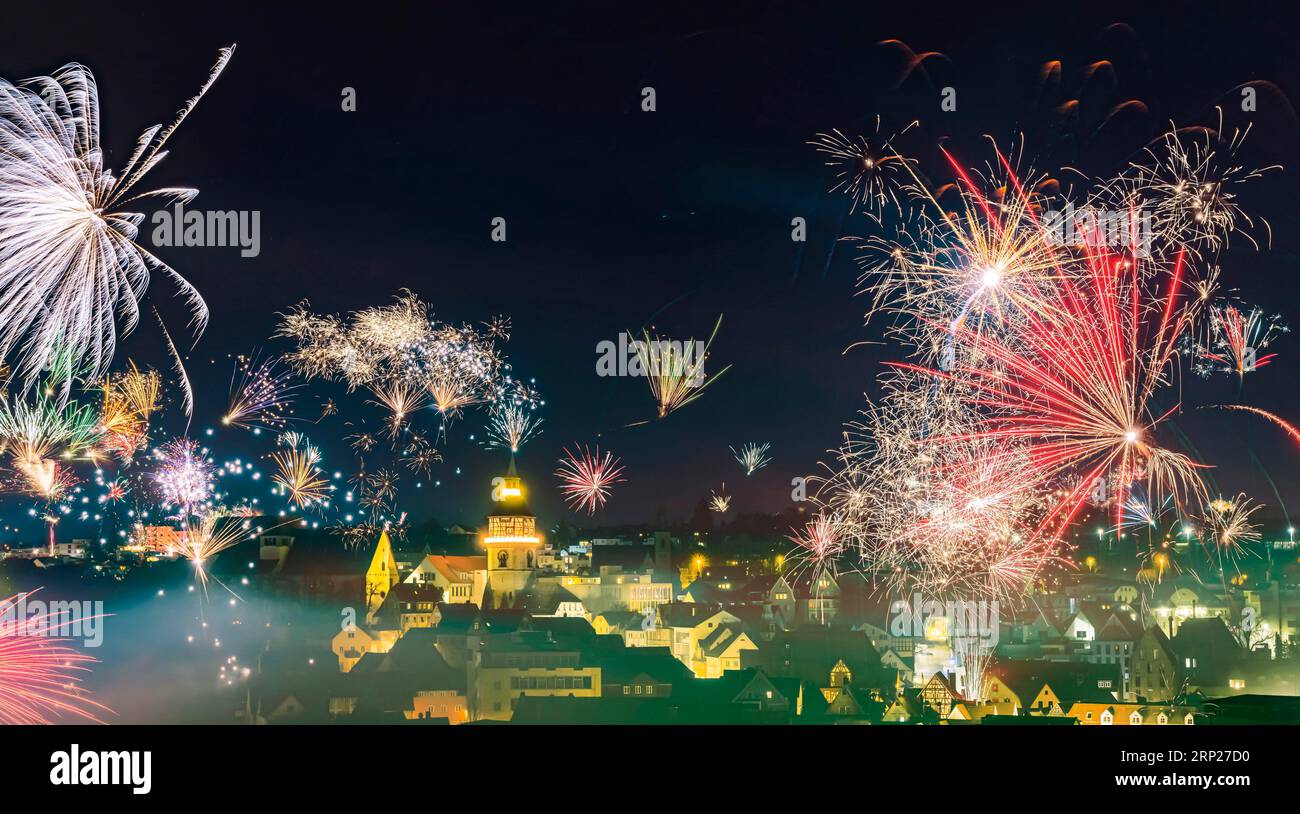 New Year's Eve in the Rems-Murr district, fireworks over the old town ...