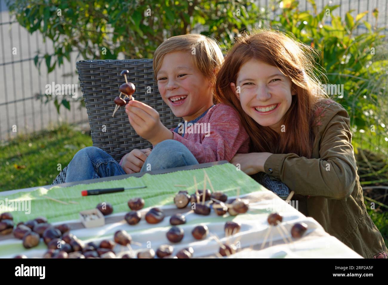 Girl 13 tinkering hi-res stock photography and images - Alamy