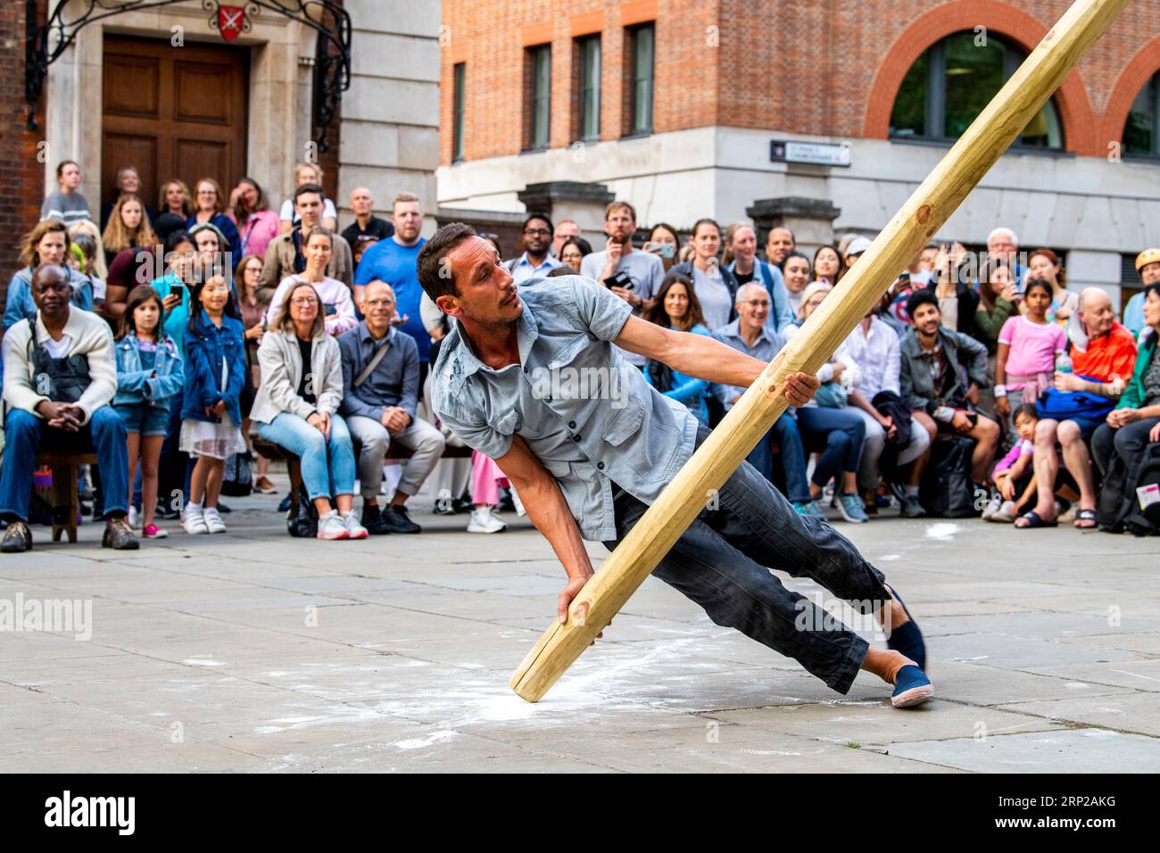 Joan Català performing 'Pelat' as part of the City of London ...