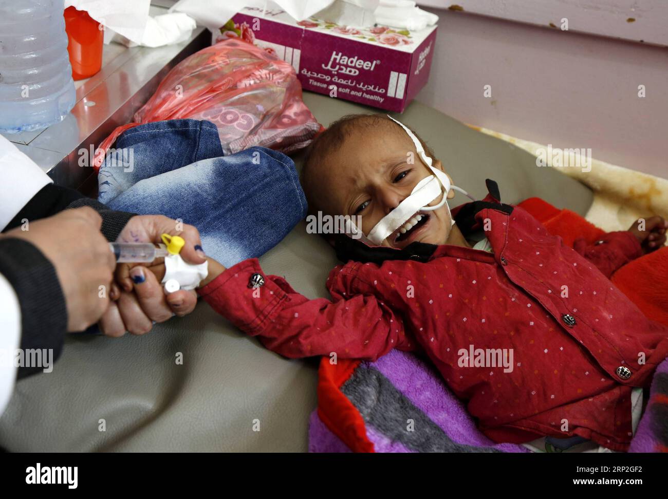 War torn children hi-res stock photography and images - Alamy