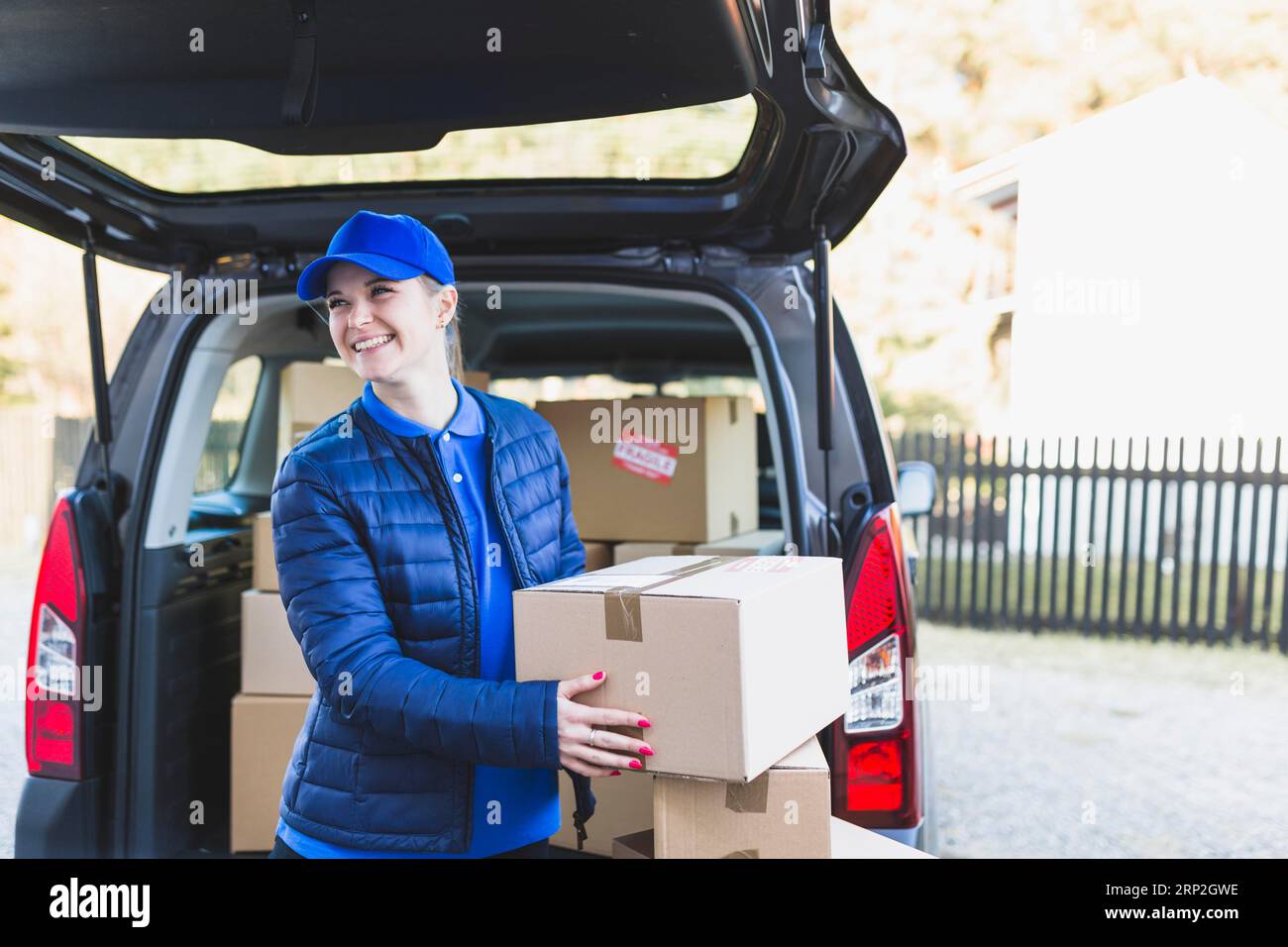 African american delivery woman hi-res stock photography and images - Alamy