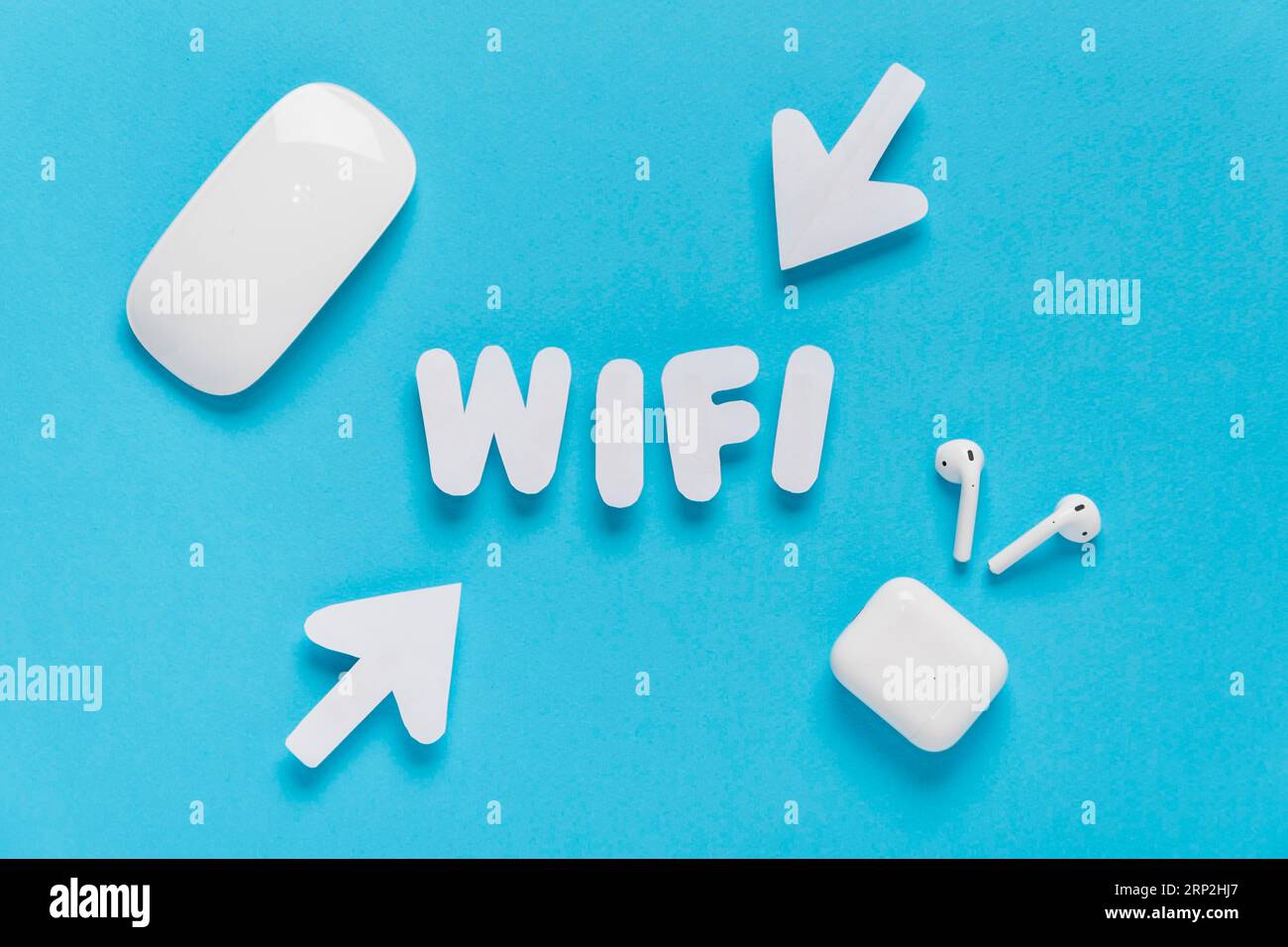 Connection arrow hi-res stock photography and images - Alamy