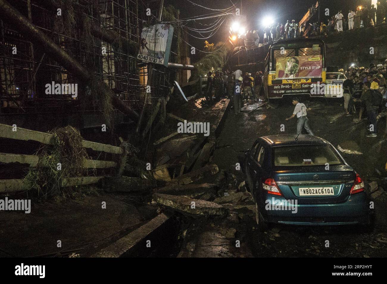 India bridge collapse hi-res stock photography and images - Alamy