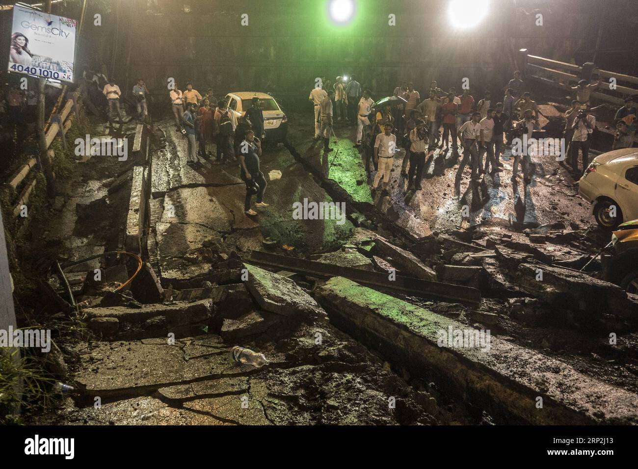 India bridge collapse hi-res stock photography and images - Alamy