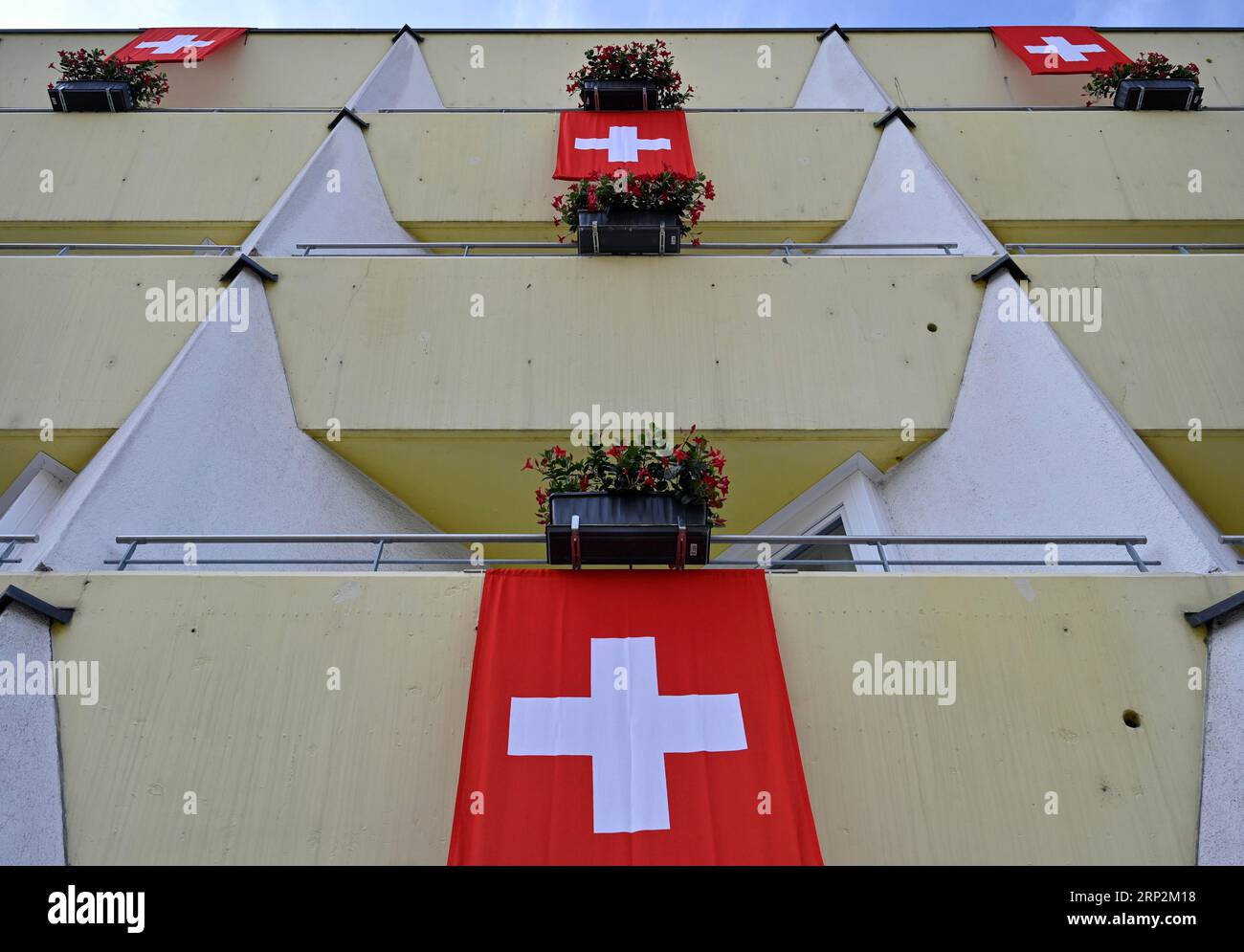 Building facade with swiss flag hi-res stock photography and images - Alamy