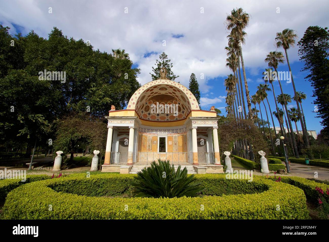 Super wide angle, palm trees, pavilion, botanical garden, Villa Giulia ...