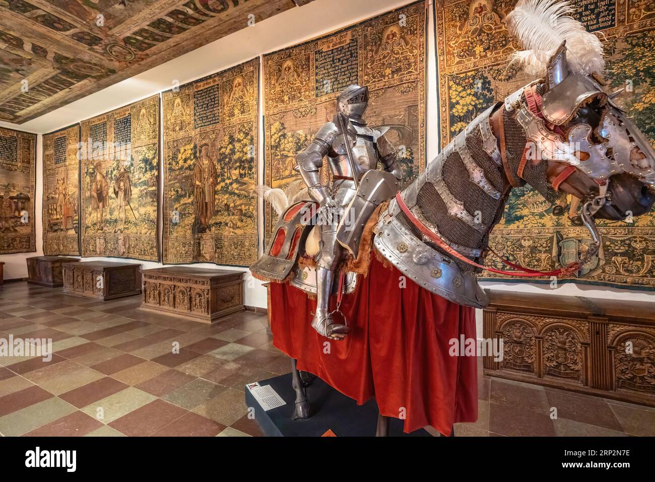 Medieval full plate armour hi-res stock photography and images - Alamy