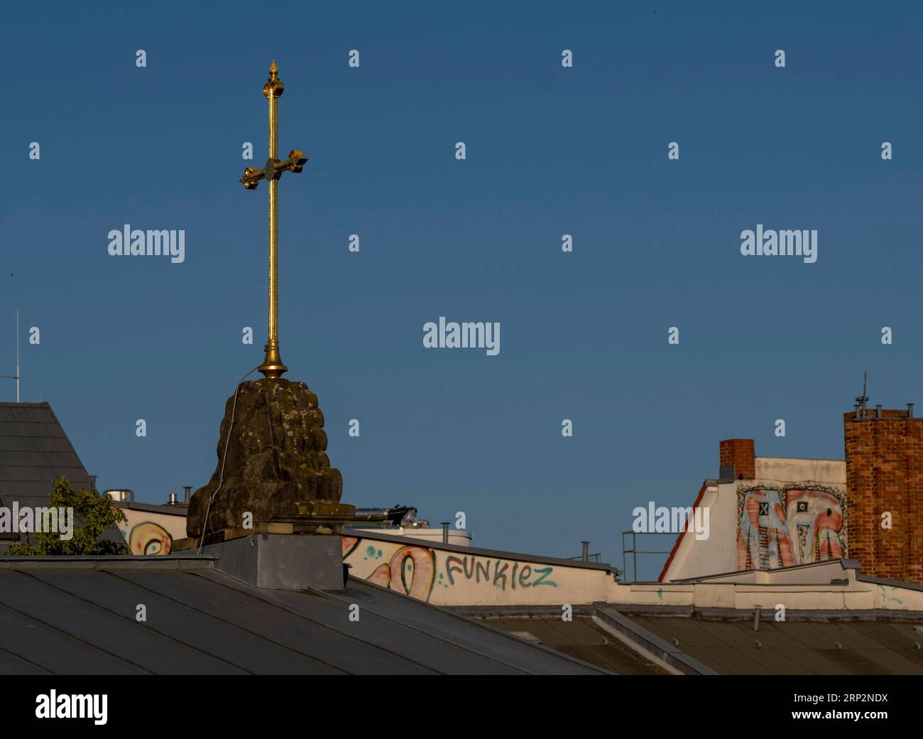 Elizabeth cross hi-res stock photography and images - Alamy