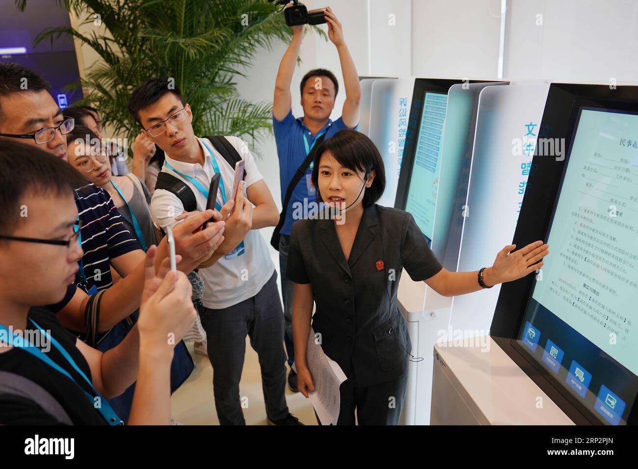 (180909) -- BEIJING, Sept. 9, 2018 -- A staff member makes an ...