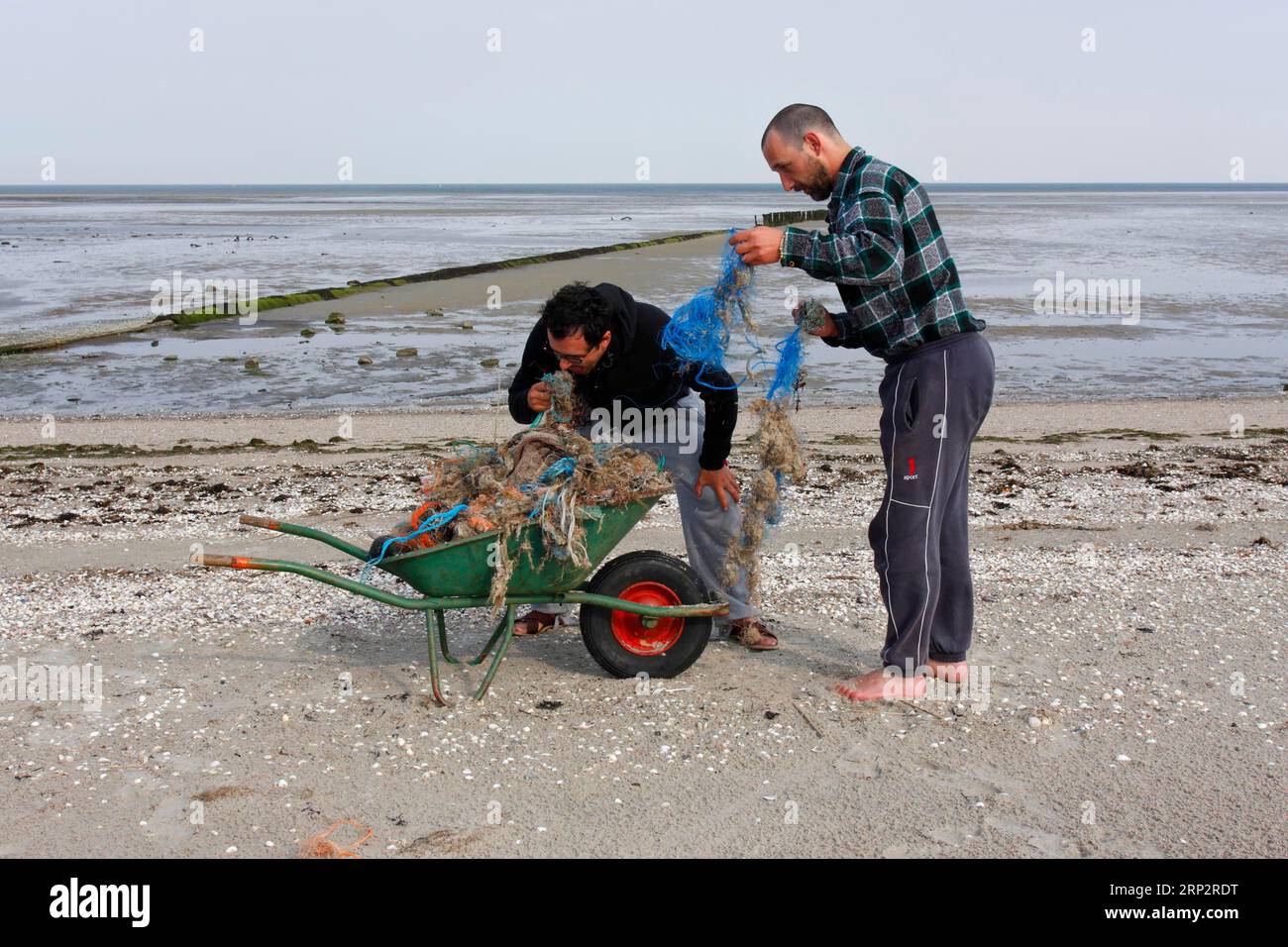 Systematic recording of beach litter on an uninhabited island in the ...