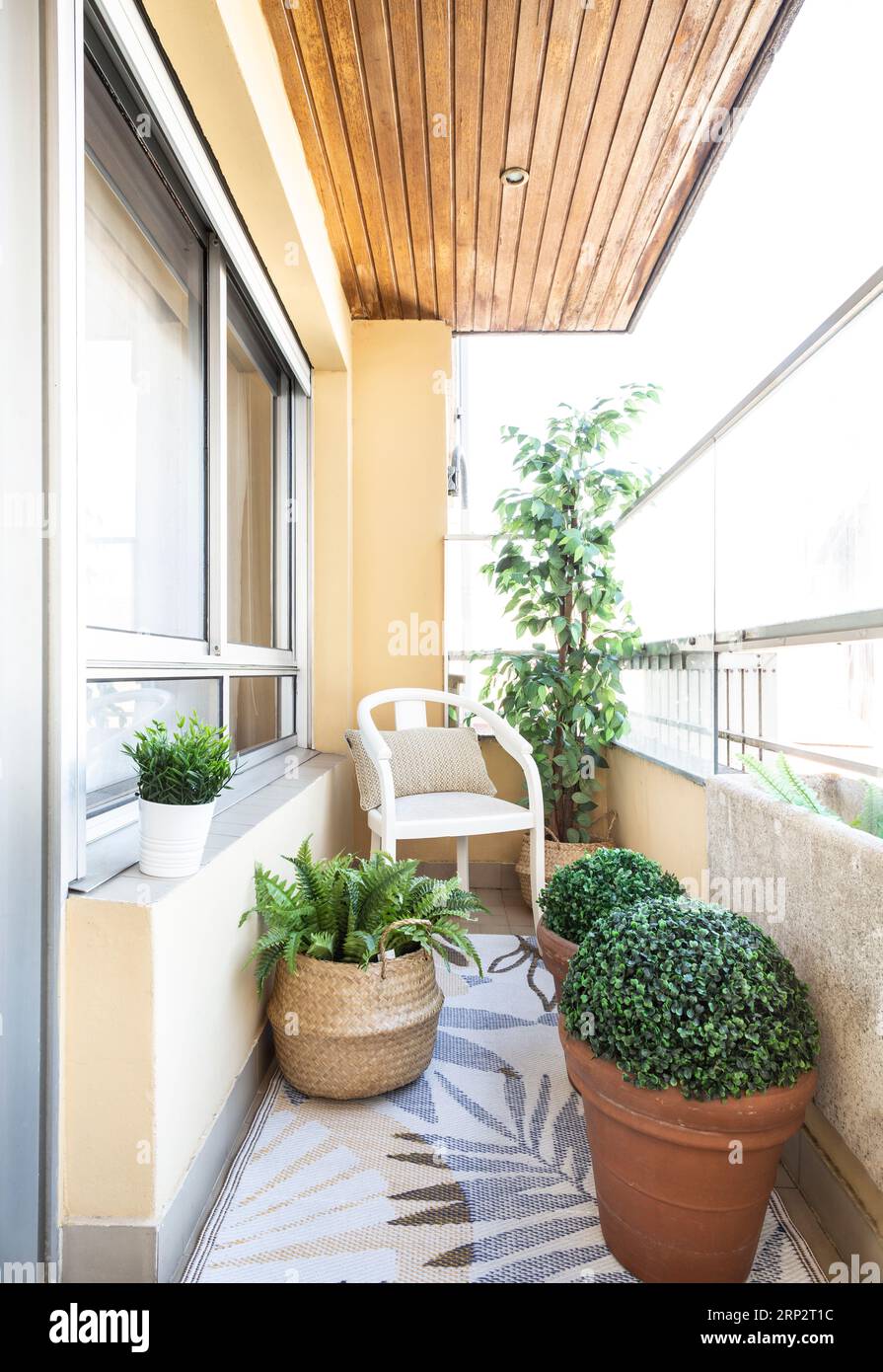 Small terrace apartment white hi-res stock photography and images - Alamy