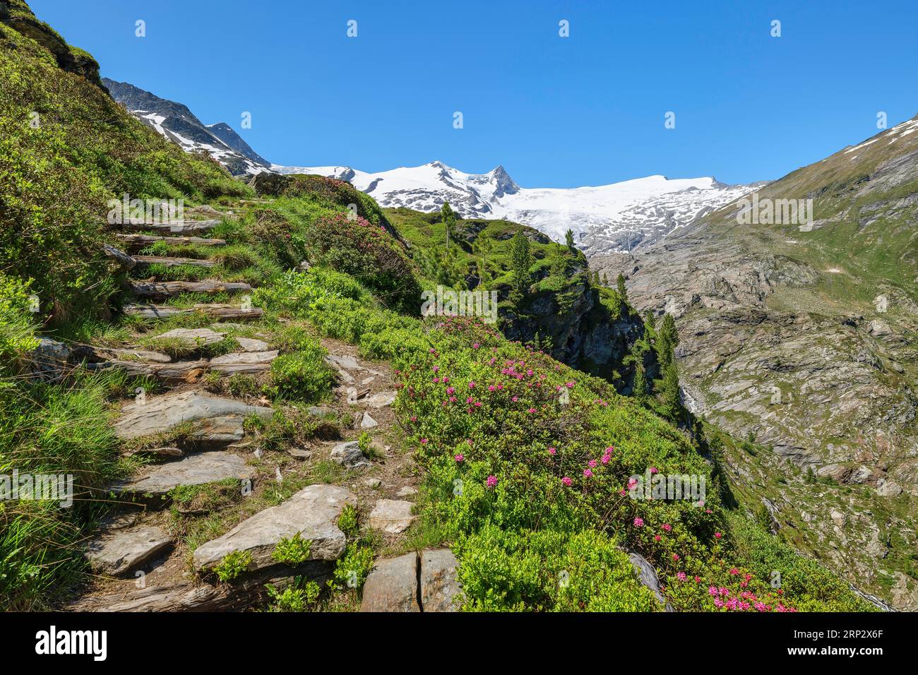 Hiking trail in Innergschloess, Innergschloess glacier trail, Alpine ...