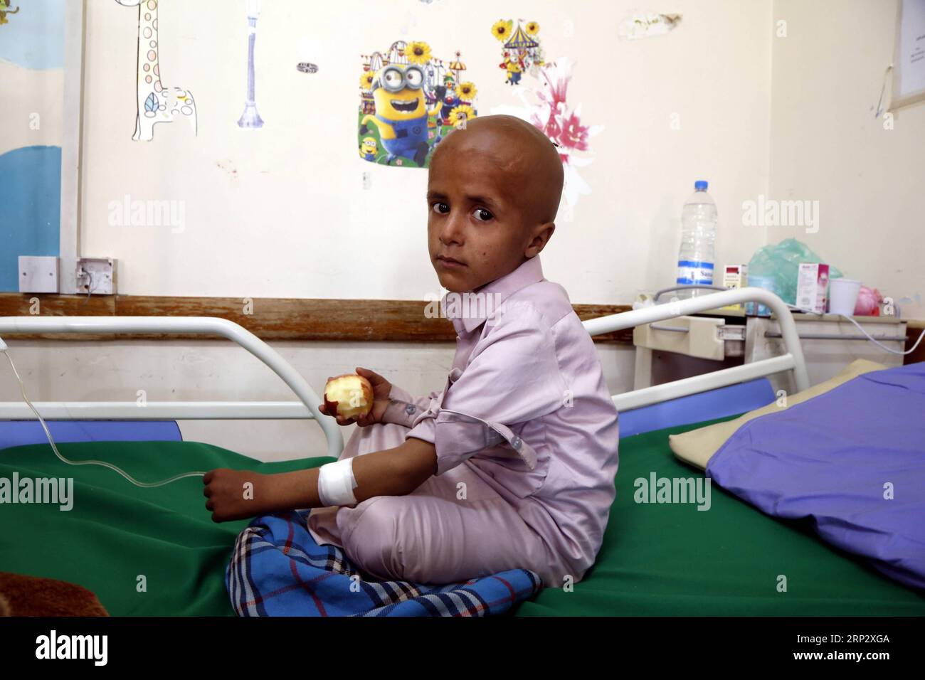 (180914) -- SANAA, Sept. 14, 2018 -- A child sits in bed as he receives ...