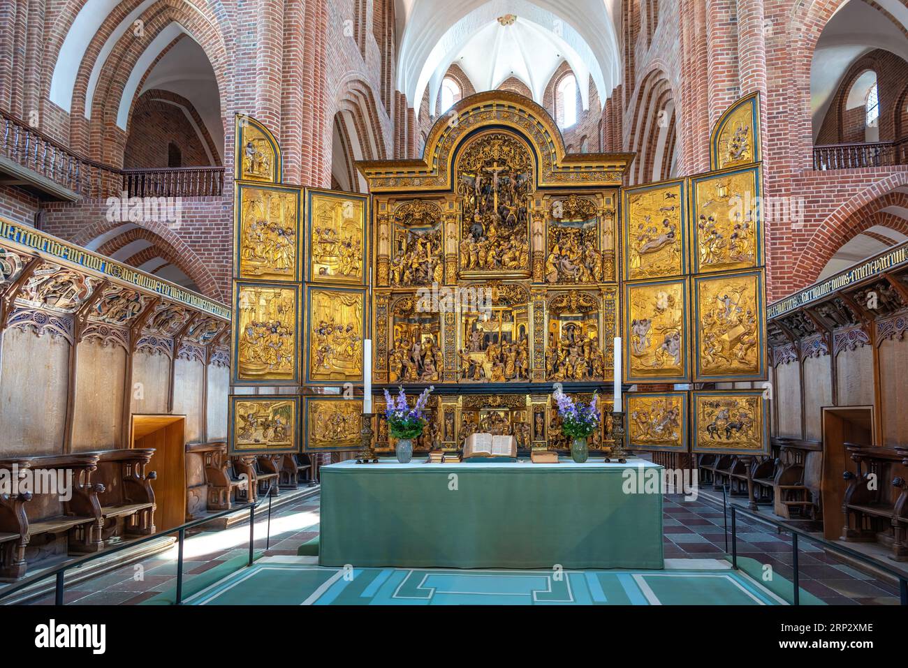 Altar altarpiece hi-res stock photography and images - Alamy