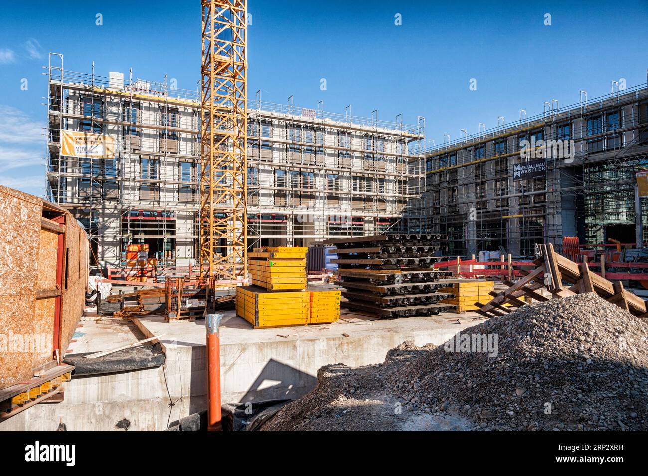 Office building construction site hi-res stock photography and images ...