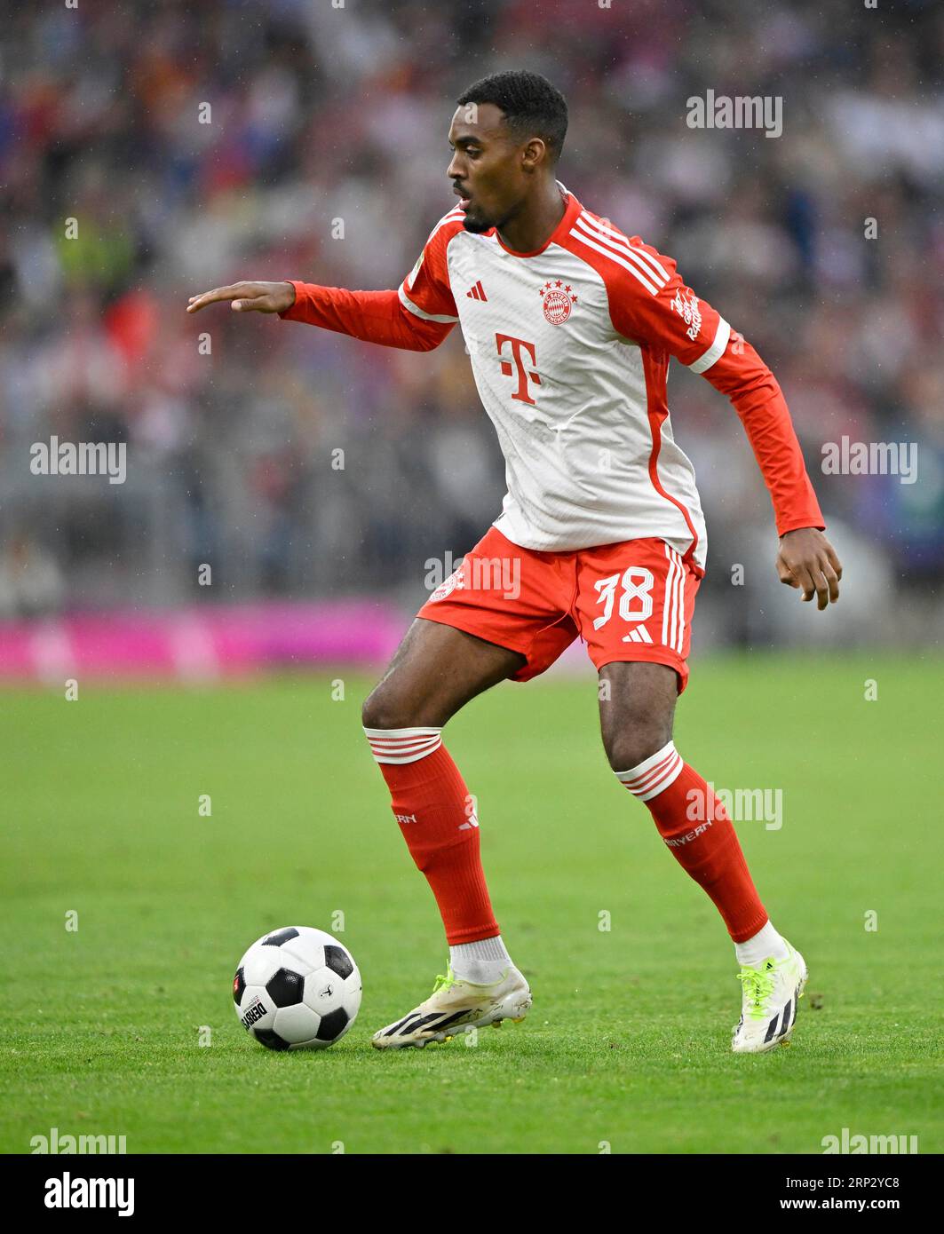 Ryan Gravenberch FC Bayern Munich FCB (38) on the ball, Allianz Arena ...