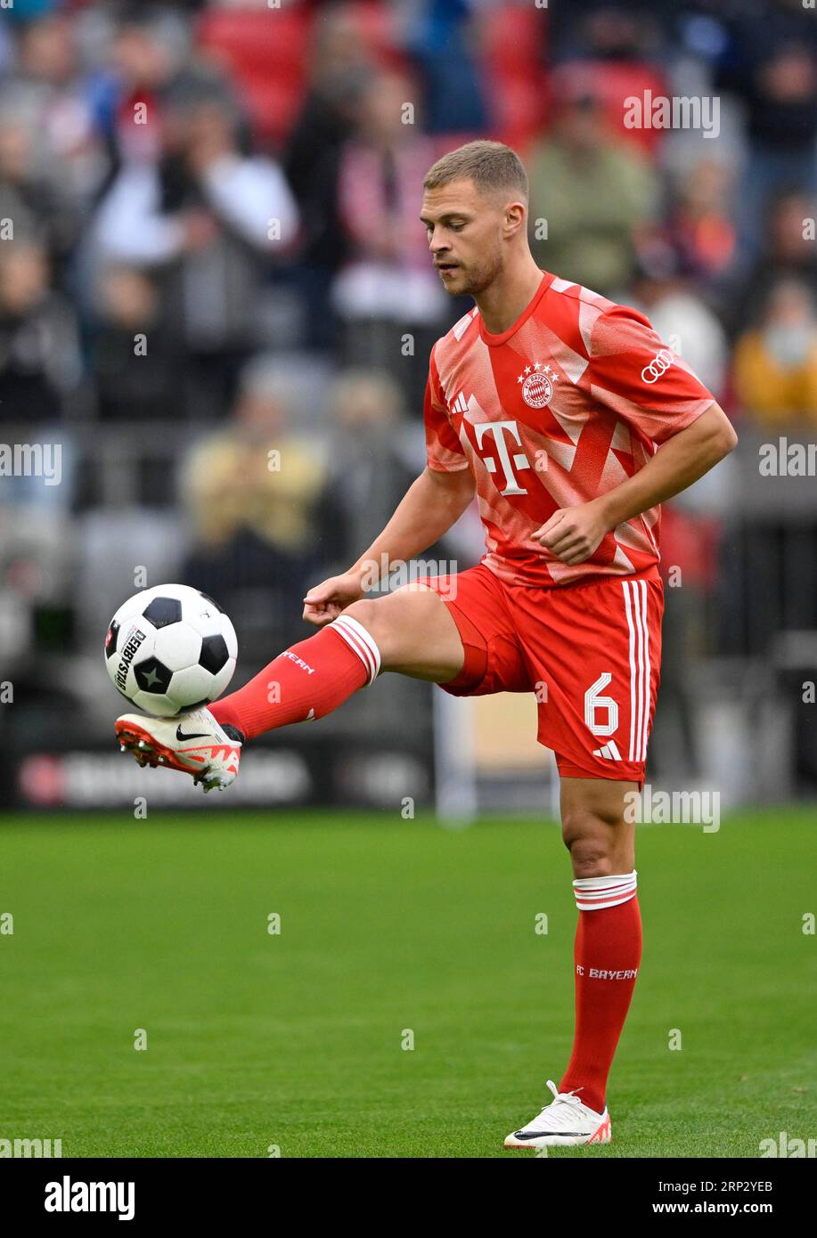 Joshua Kimmich FC Bayern Munich FCB (06) juggling with ball, Allianz ...