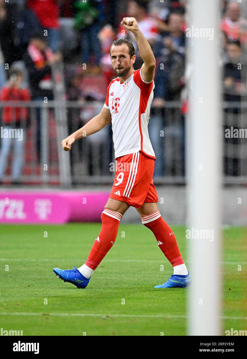 Harry Kane FC Bayern Munich FCB (09) goal celebration, raises fist ...