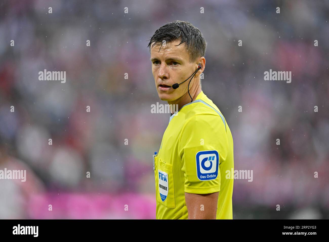 Arena referee hi-res stock photography and images - Alamy