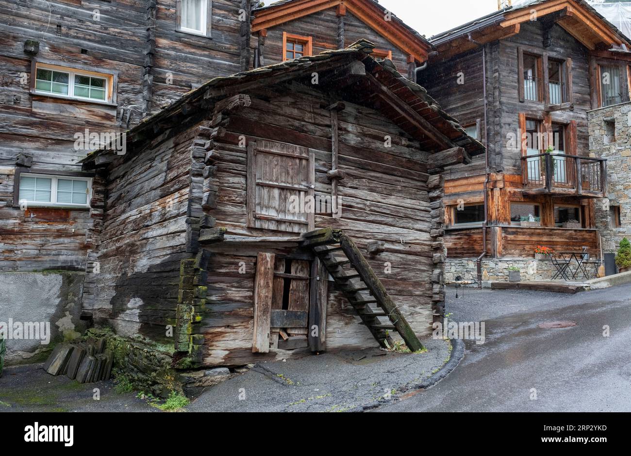 Traditional wooden chalet zermatt hi-res stock photography and images - Alamy