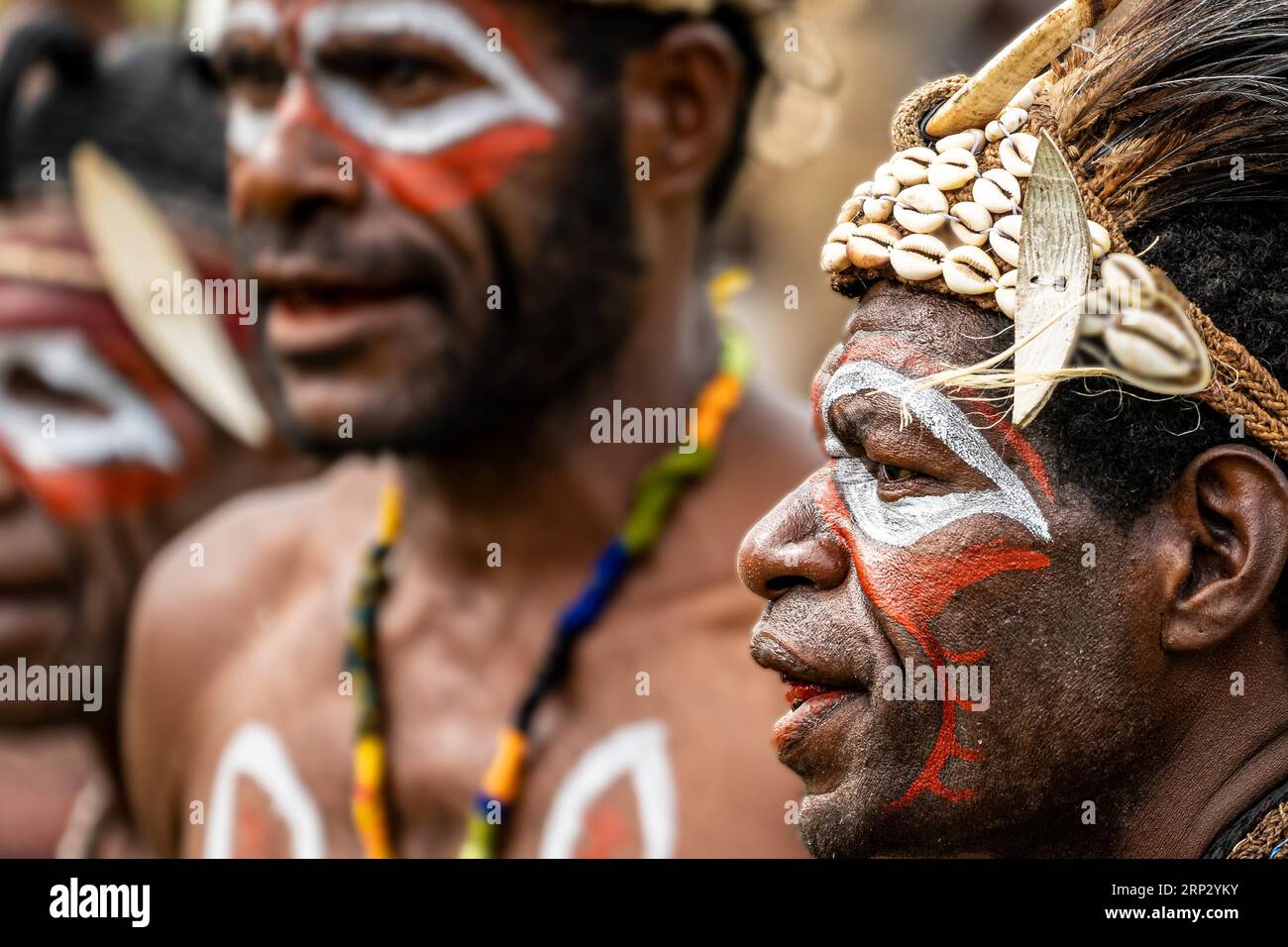 Dancers in war paint, Crocodile Festival, Wewak District, Papua New ...