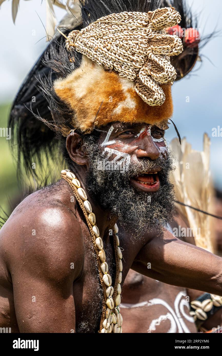 Papua new guinea crocodile tribe hi-res stock photography and images ...