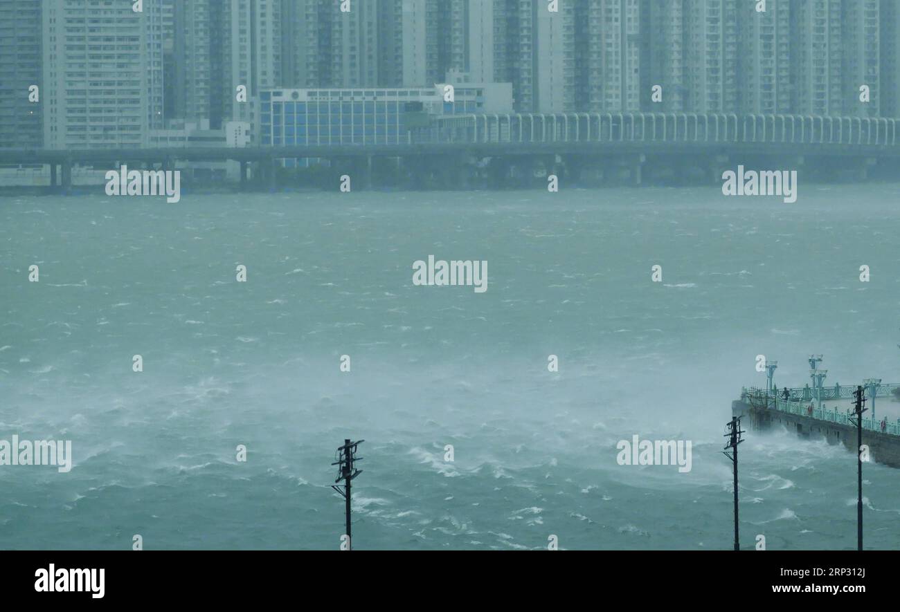 Hurricane signal no 10 hi-res stock photography and images - Alamy