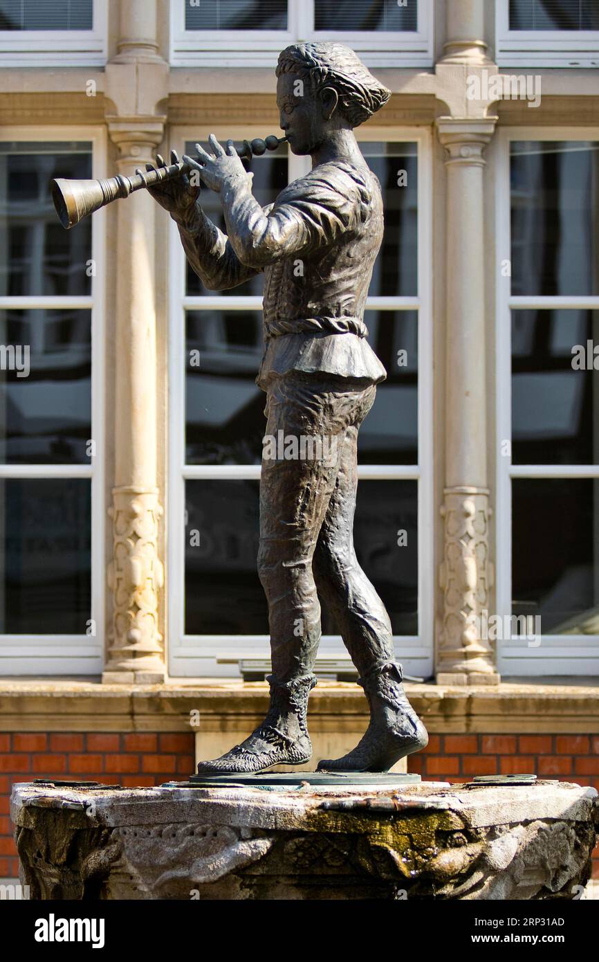 Pied Piper Fountain by Bruno Jakobus Hoffmann in Osterstrasse, German ...