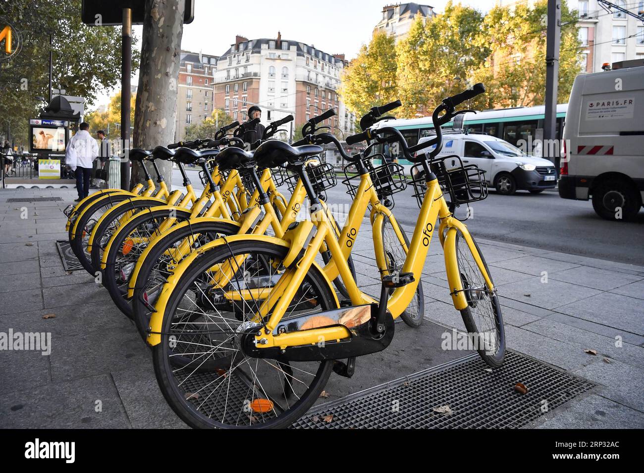 Tramway paris bike hi-res stock photography and images - Alamy